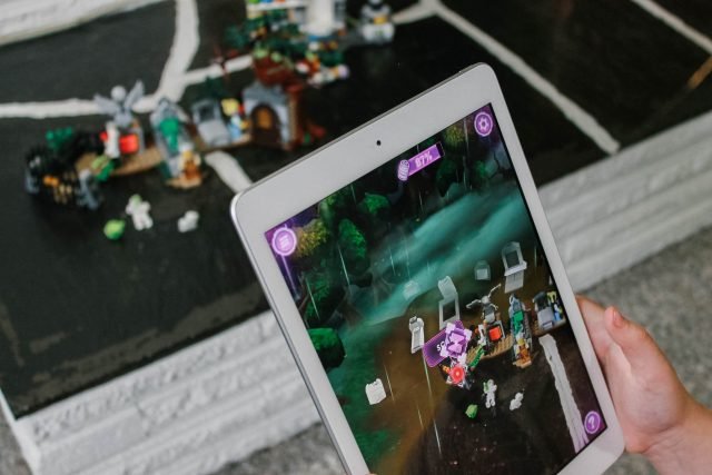 Take Augmented Reality To New Levels With LEGO Hidden Side - British ...